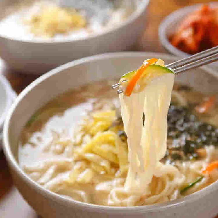 시골 할매 칼국수숙성면200g8팩소스30g 8팩 총8인분엄마손맛 김치160g 홈플러스 택배배송