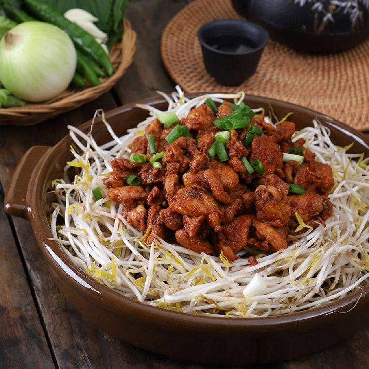 매콤한 닭불고기 1kg 뼈를 발라낸 국내산 닭고기로 가공 닭갈비 숙주나물이랑 곁들어 드세요 홈플러스 택배배송