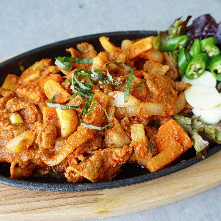 국내산 돼지로 만든 매콤한 제육볶음 1kg 홈플러스 택배배송