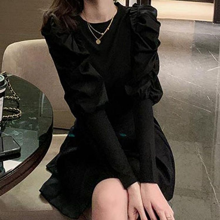 여성스러운 실루엣 블랙 블라우스 미니스커트 코디 홈플러스 택배배송