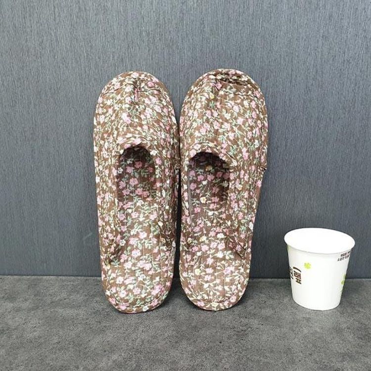 거실화 브라운꽃패턴 퀼팅 실내슬리퍼 거실실내화 홈플러스 택배배송